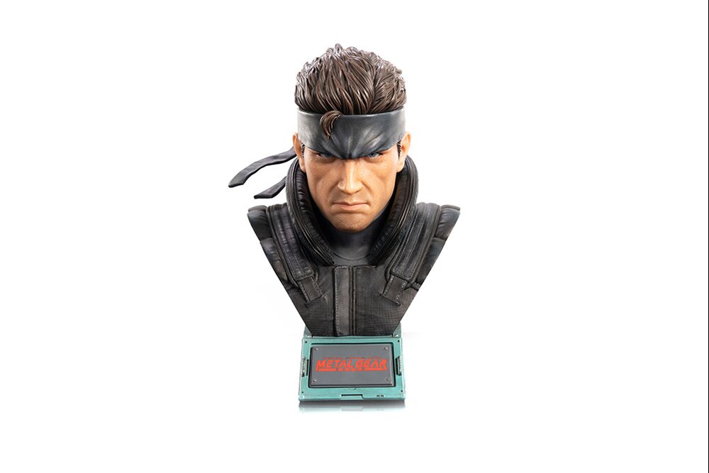 Metal Gear Solid Solid Snake Life-Size Bust: Standard Edition Statue ...