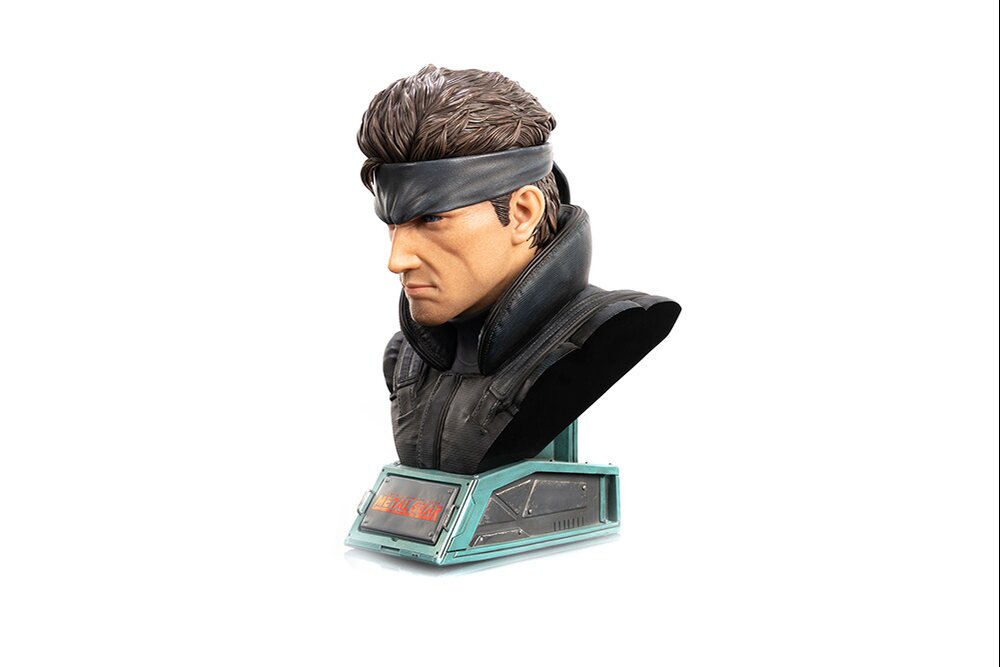 Metal Gear Solid Solid Snake Life-Size Bust: Standard Edition Statue ...