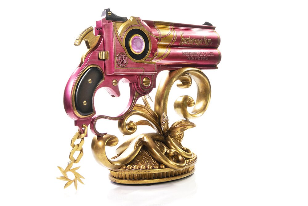 Bayonetta Scarborough Fair Sage (Red) Prop Replica: Standard Edition ...