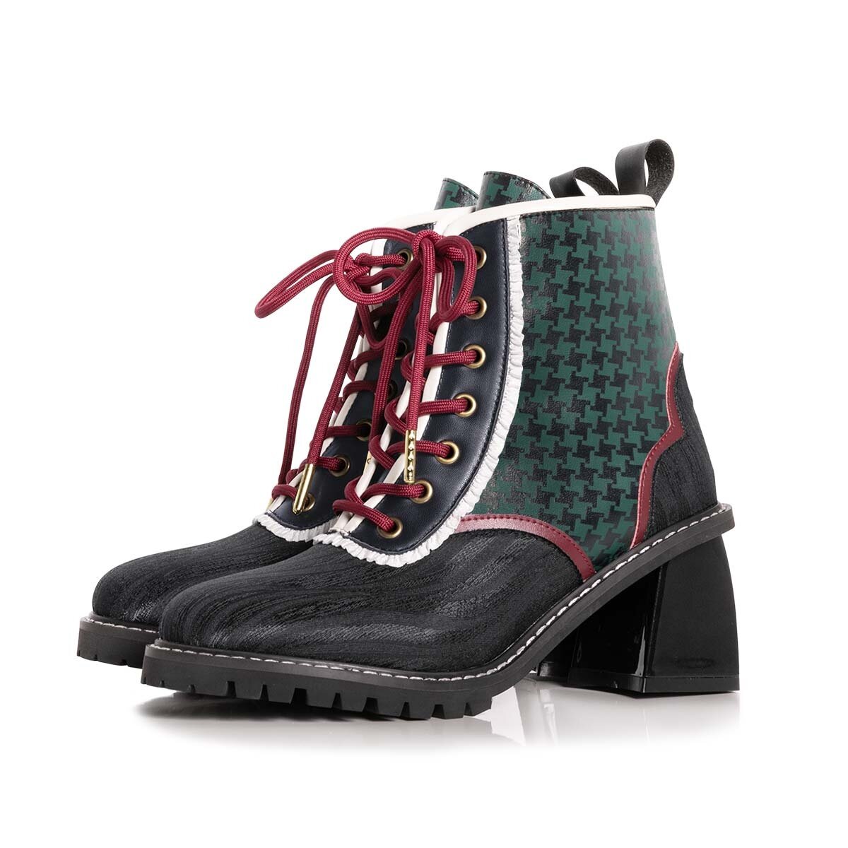 MAYLA Demon Slayer: Kimetsu no Yaiba Iconique Shoes Objet Boots Tanjiro ...