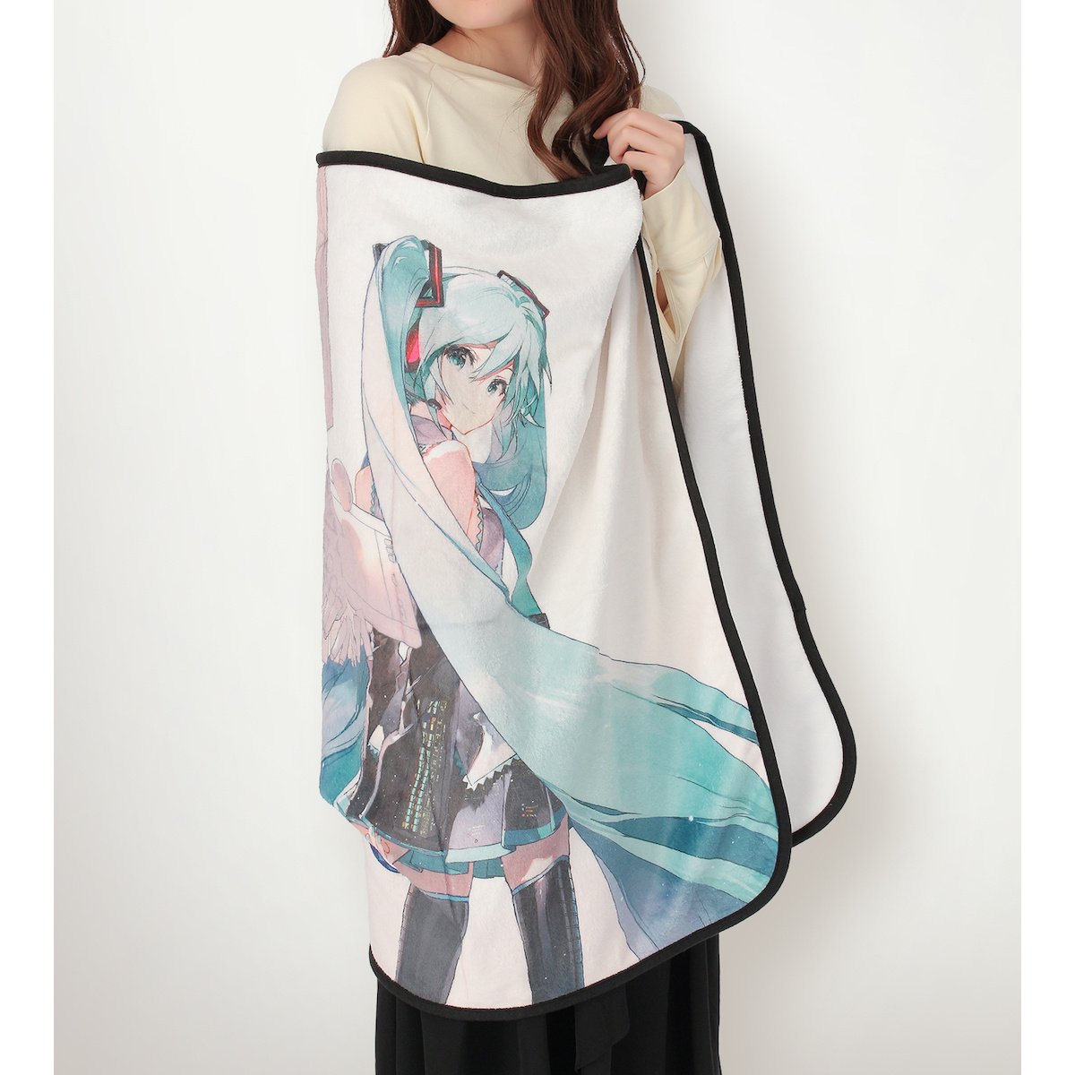 Hatsune Miku: Happy 16th Birthday Ver. Button Blanket - Tokyo Otaku ...