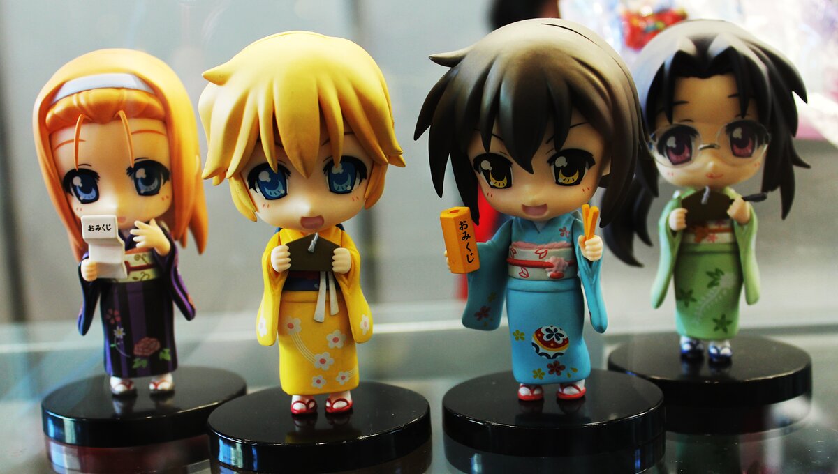 Otaku Flood the Streets of Akihabara for the Winter Radio Kaikan ...