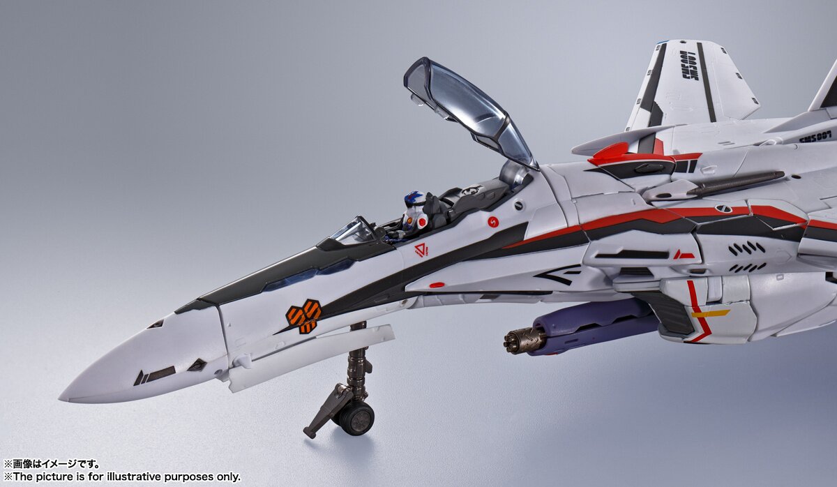 DX Chogokin Macross Frontier VF-25F Super Messiah Valkyrie (Alto Saotome Custom): Revival Ver ...