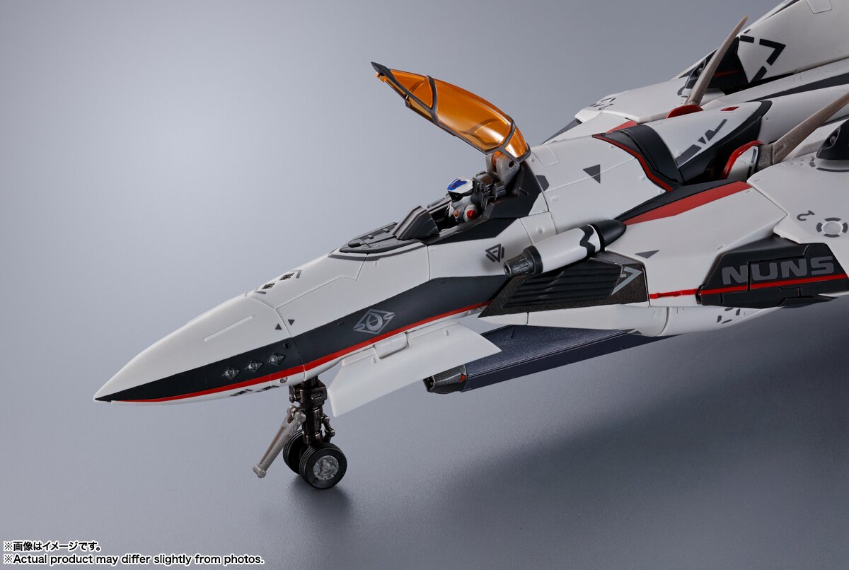 DX Chogokin Macross Frontier VF-171EX Armored Nightmare Plus EX: Alto Saotome Use Ver.: Bandai ...