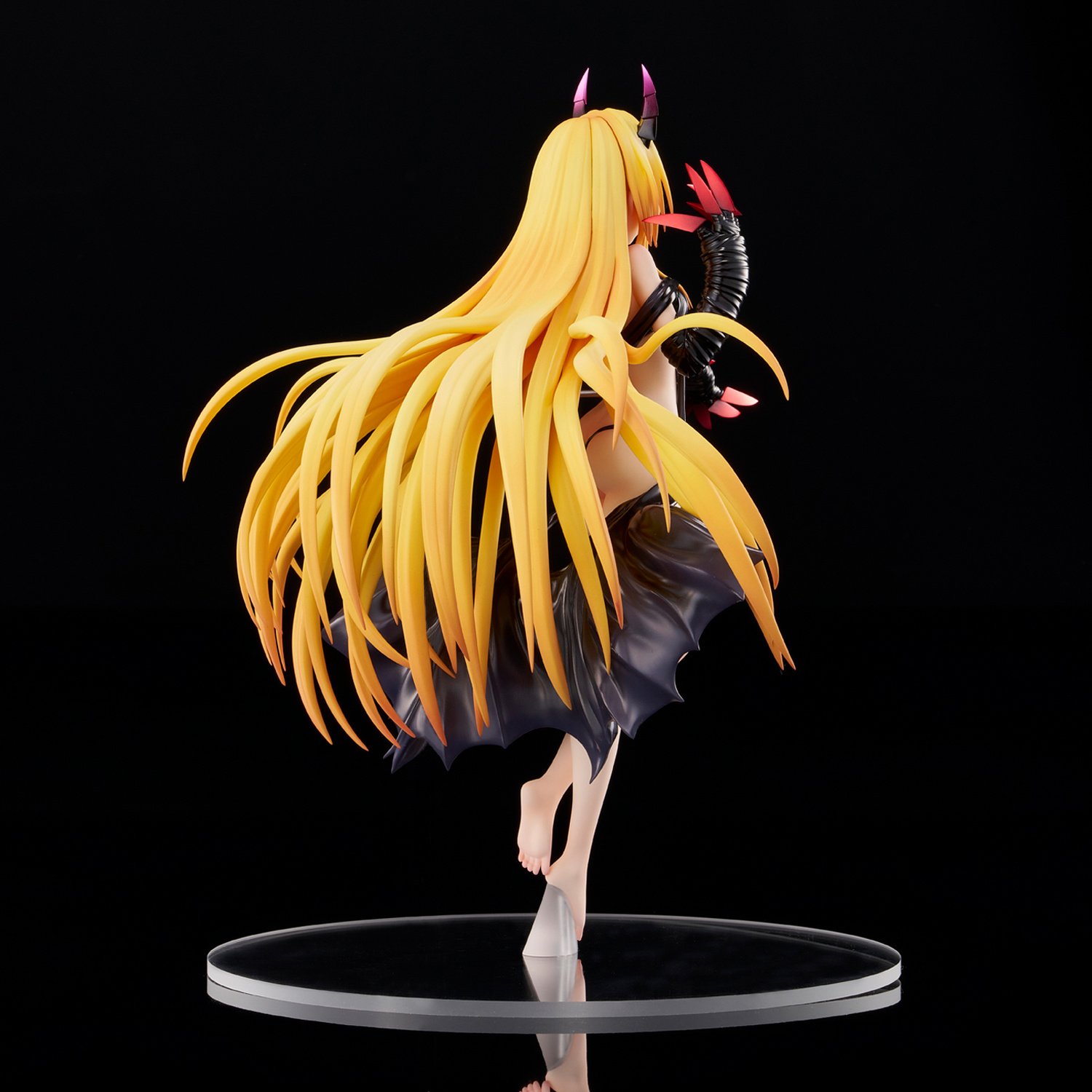 To Love-Ru Darkness Golden Darkness: Darkness Ver. 1/6 Scale Figure ...