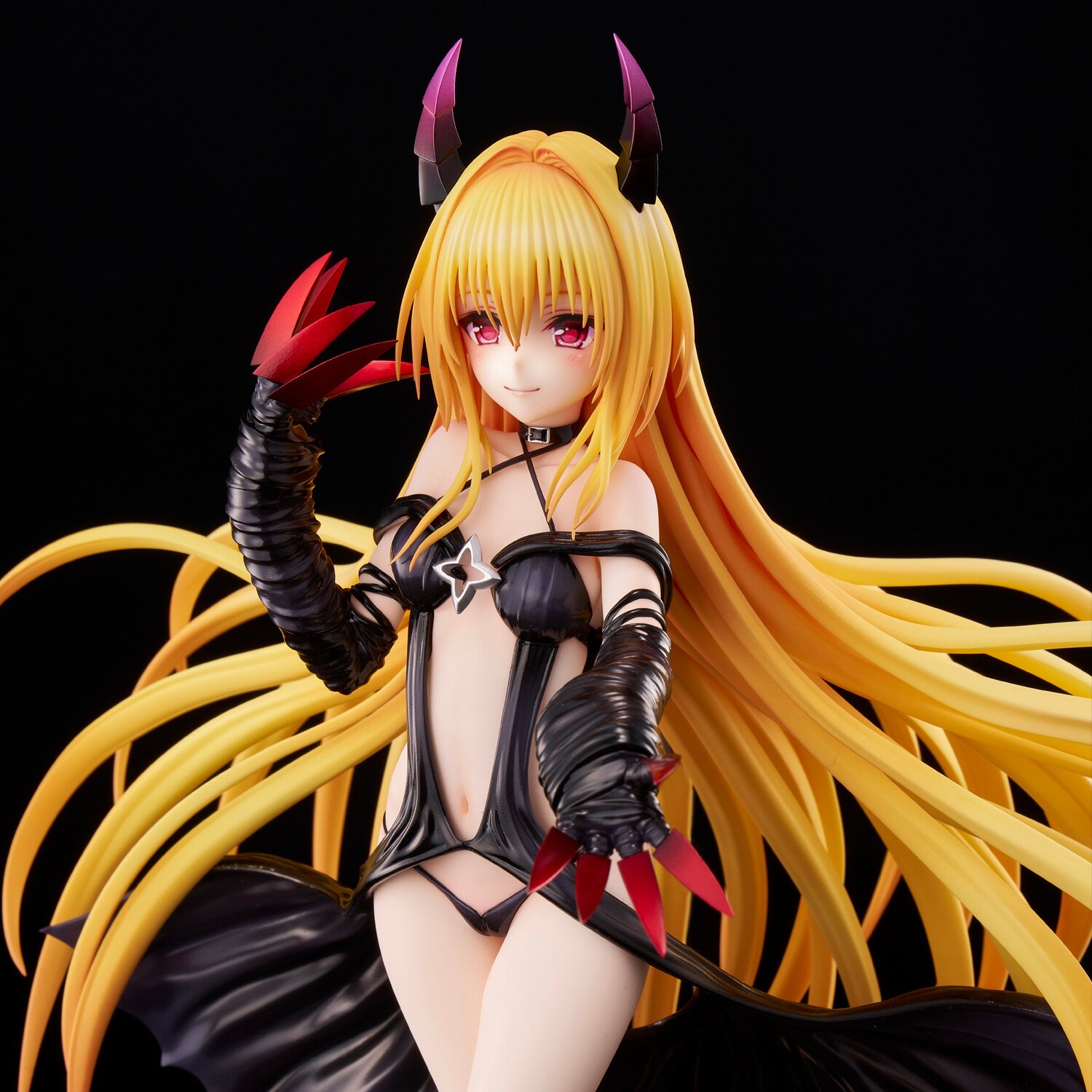 To Love-Ru Darkness Golden Darkness: Darkness Ver. 1/6 Scale Figure ...