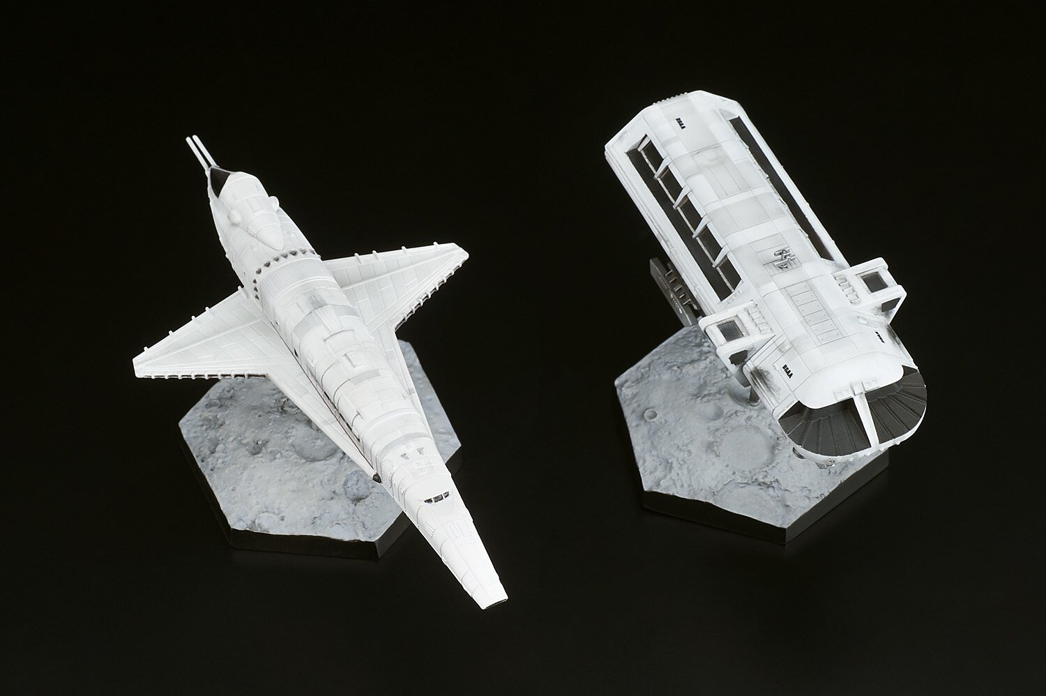 2001: A Space Odyssey Orion III & Moon Rocket Bus: Bellfine - Tokyo ...