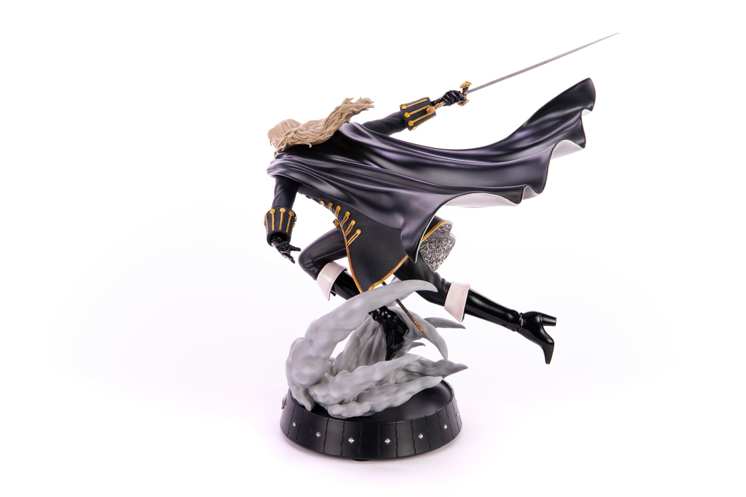 Castlevania: Symphony of the Night Dash Attack Alucard 1/7 Scale Resin ...