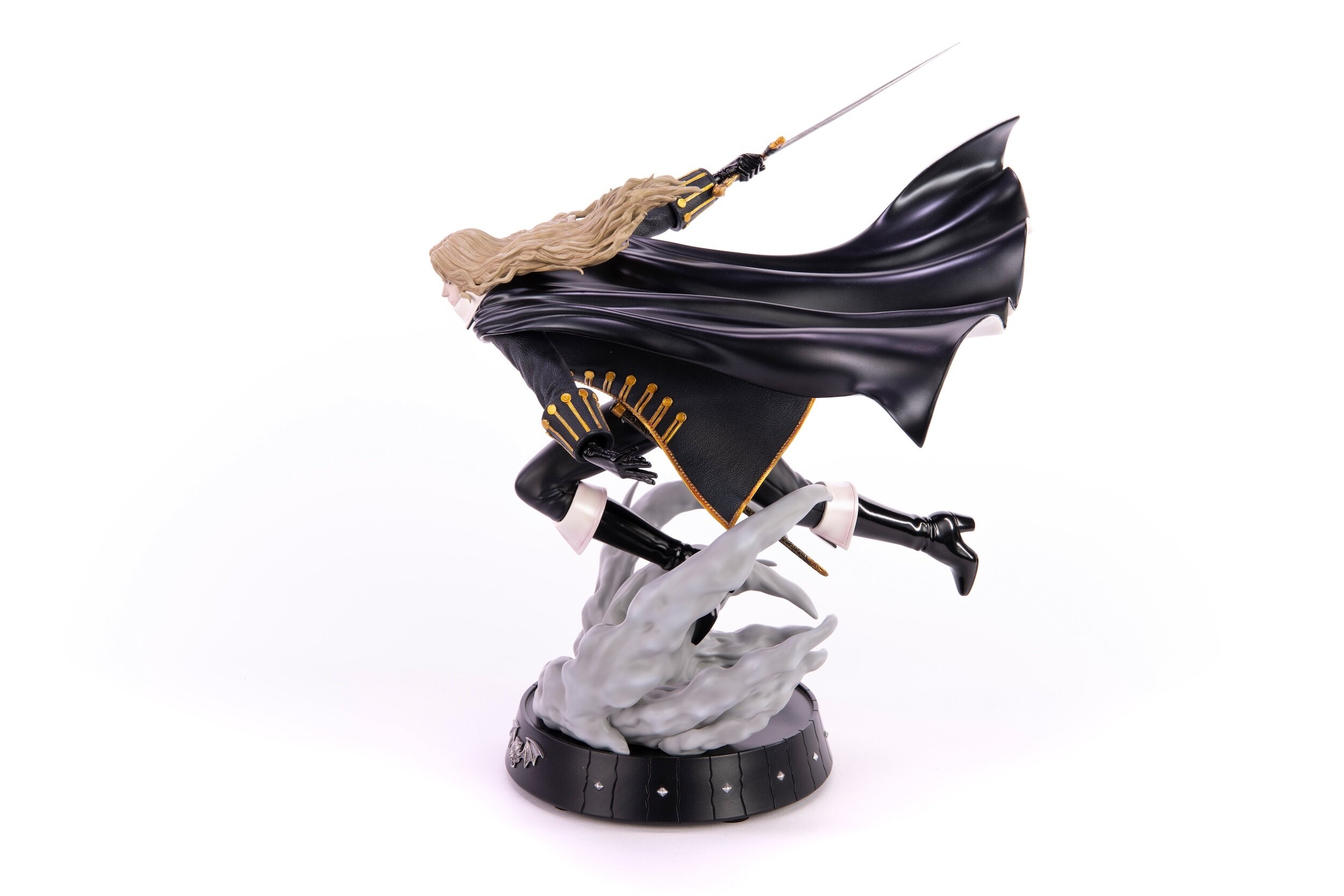 Castlevania: Symphony of the Night Dash Attack Alucard 1/7 Scale Resin ...