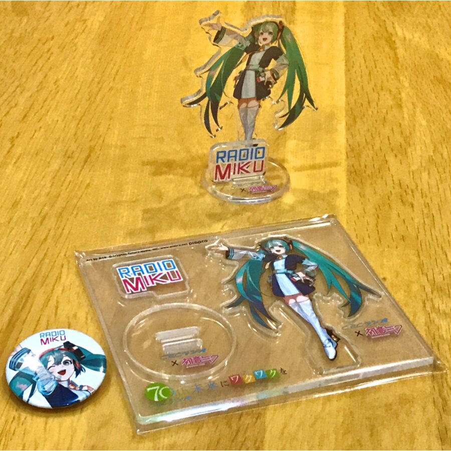 Hatsune Miku Acrylic Stand and Badge Set - Tokyo Otaku Mode (TOM)