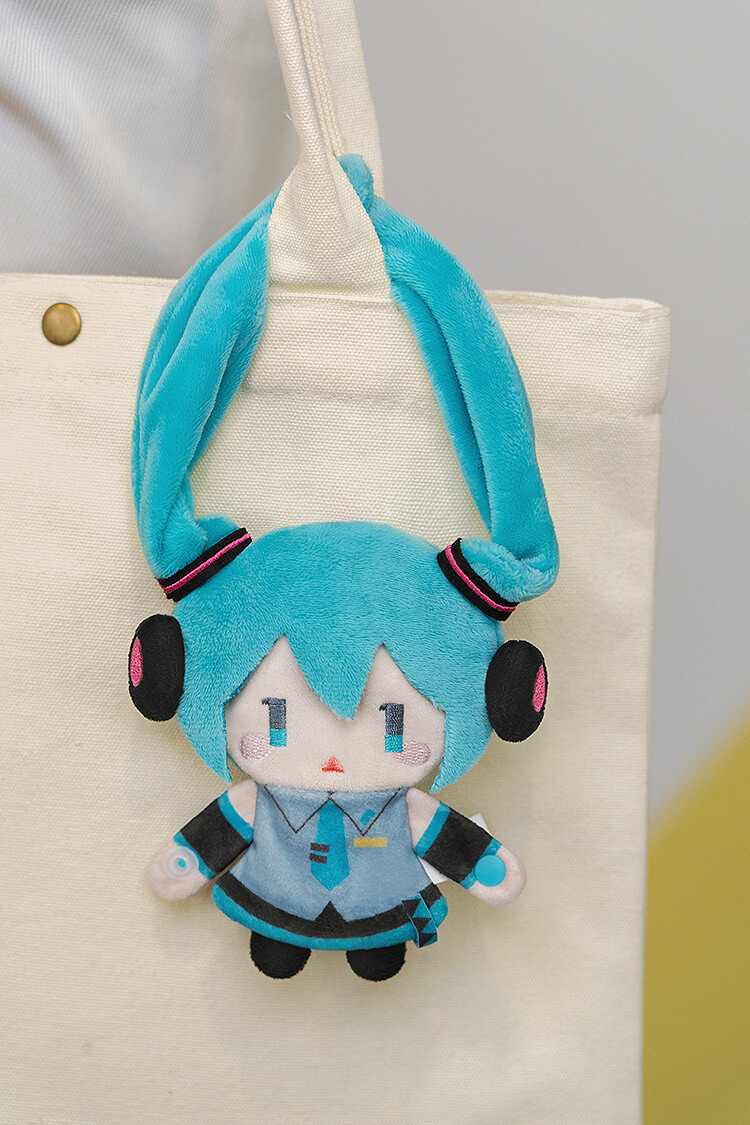 Character Vocal Series 01: Hatsune Miku Keychain Pouch - Tokyo Otaku ...