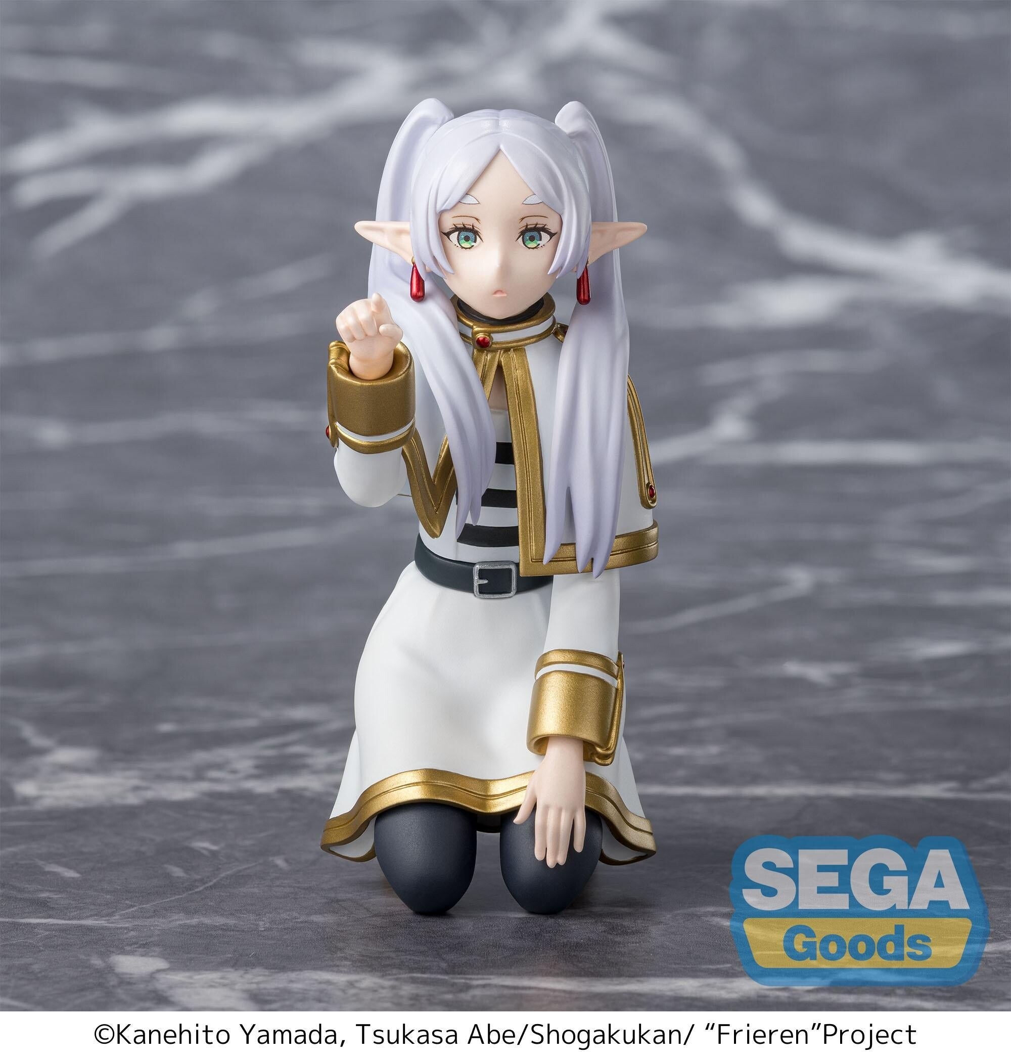 Frieren: Beyond Journey(s End Frieren: Frieren Poking Something Ver. Premium Perching Figure ...